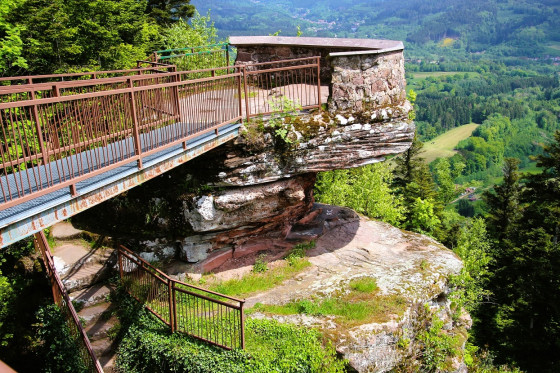 A faire : La Roche de Haute Pierre et la Roche Mère-Henry par la Croix ...