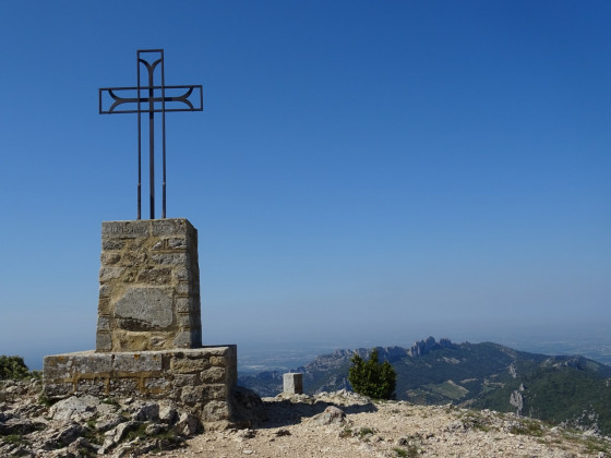 East of the Dentelles de Montmirail - Walk